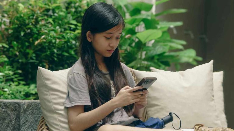 How Social Media Affects a Teen's Mental Health
